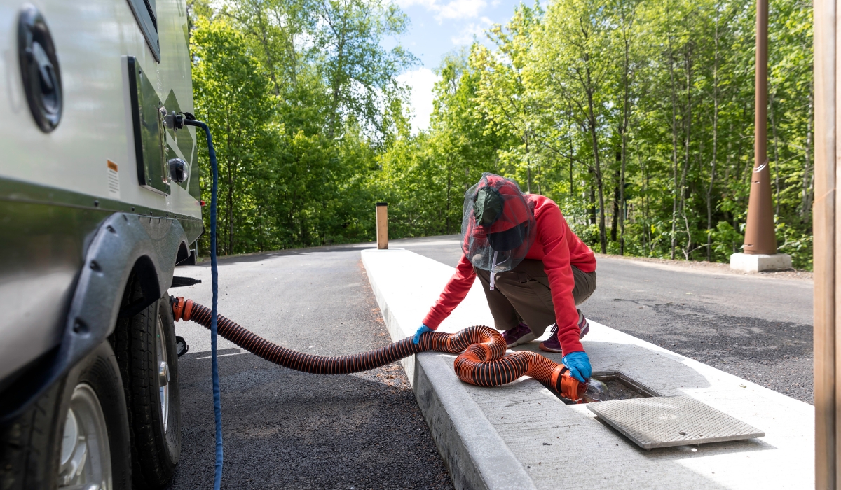 RV Bathroom Blues? How to Keep Your Holding Tank Smelling Fresh ...